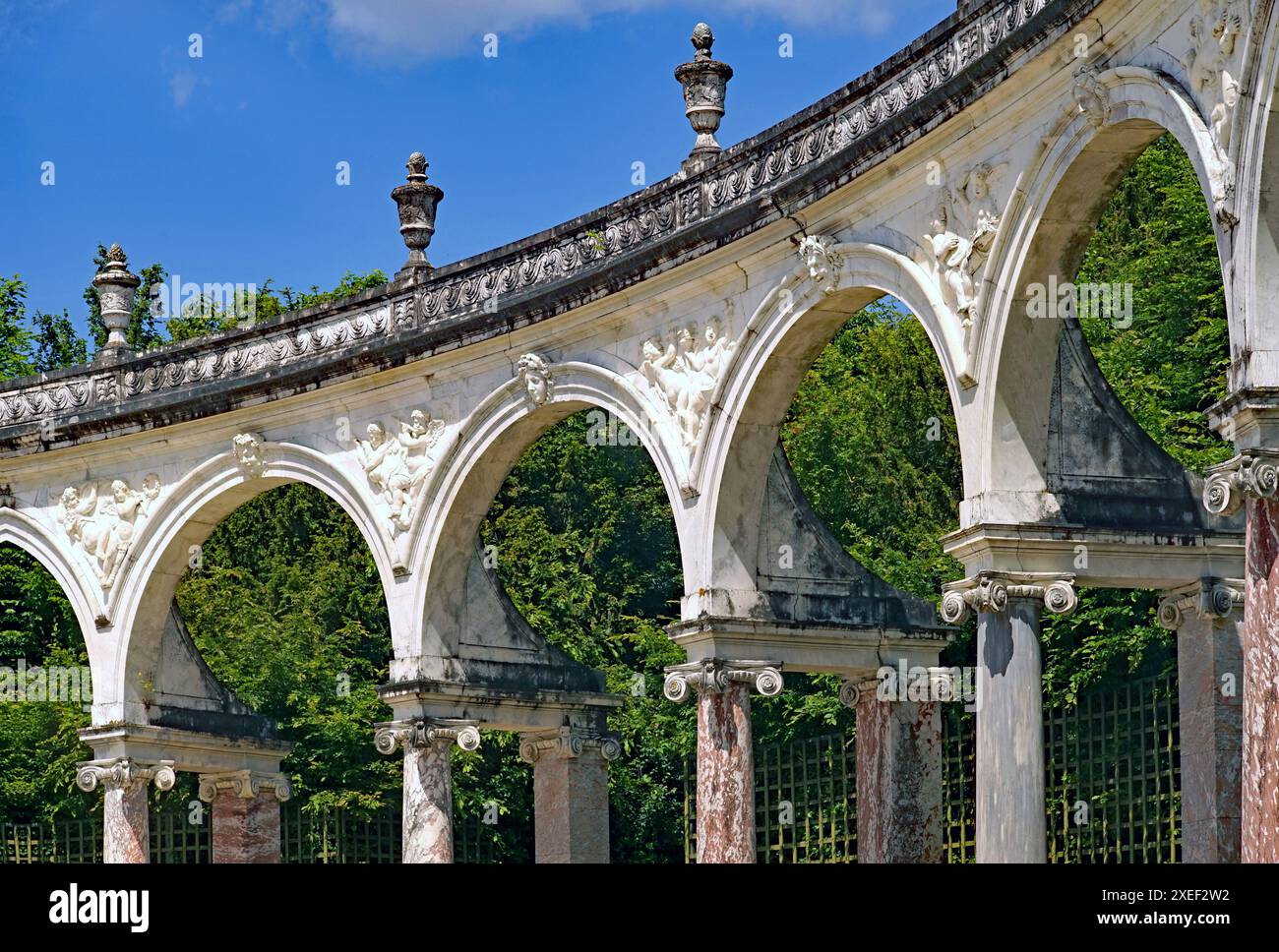 Colonnade, Jardins de Versailles, Paris, France Stock Photo - Alamy