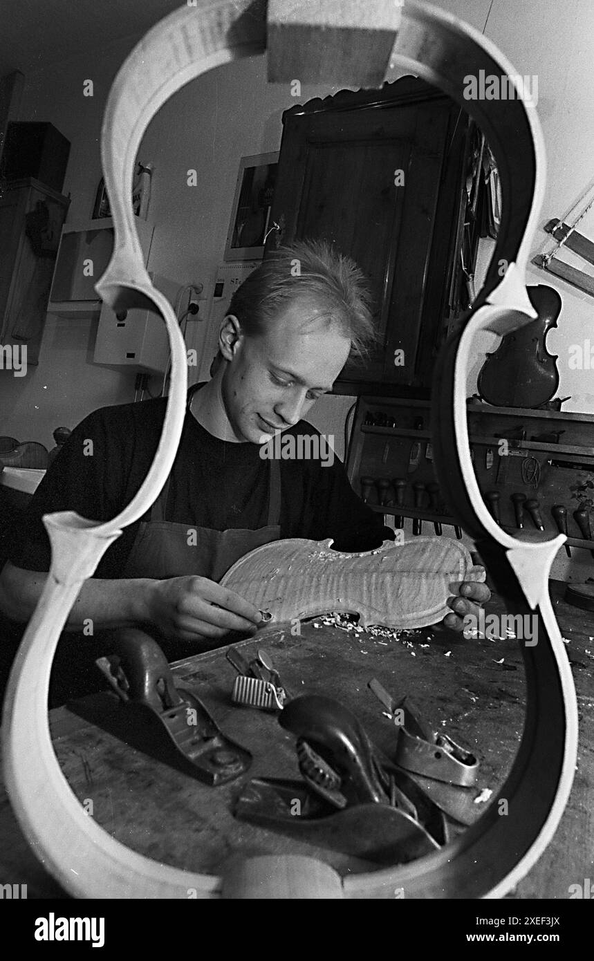 Geigenbauer Wunderlich 11.01.1994, Markneukirchen im Vogtland, Sachsens ...