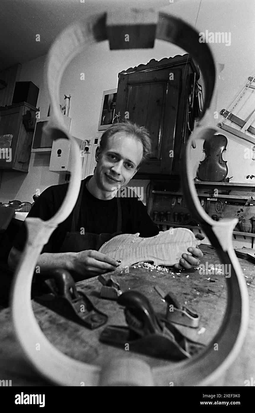 Geigenbauer Wunderlich 11.01.1994, Markneukirchen im Vogtland, Sachsens ...