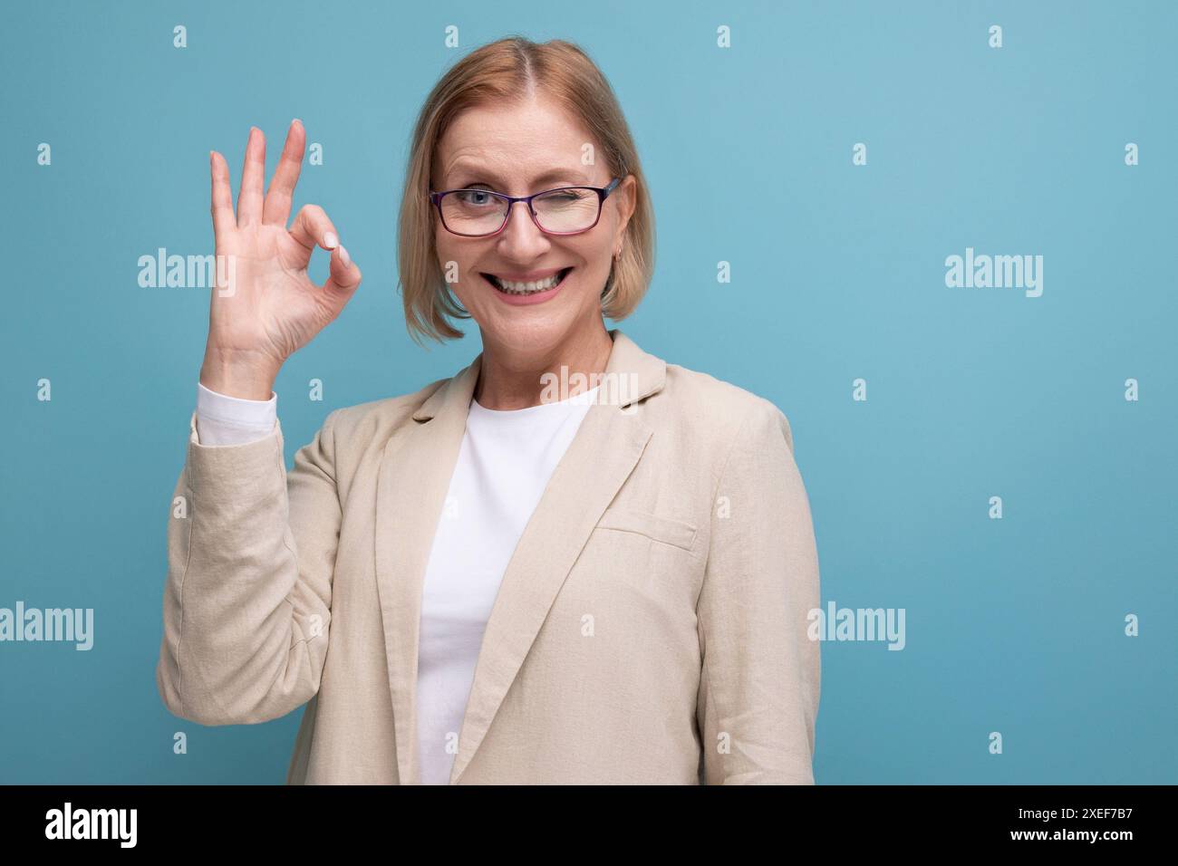 Plain looking woman hi-res stock photography and images - Alamy