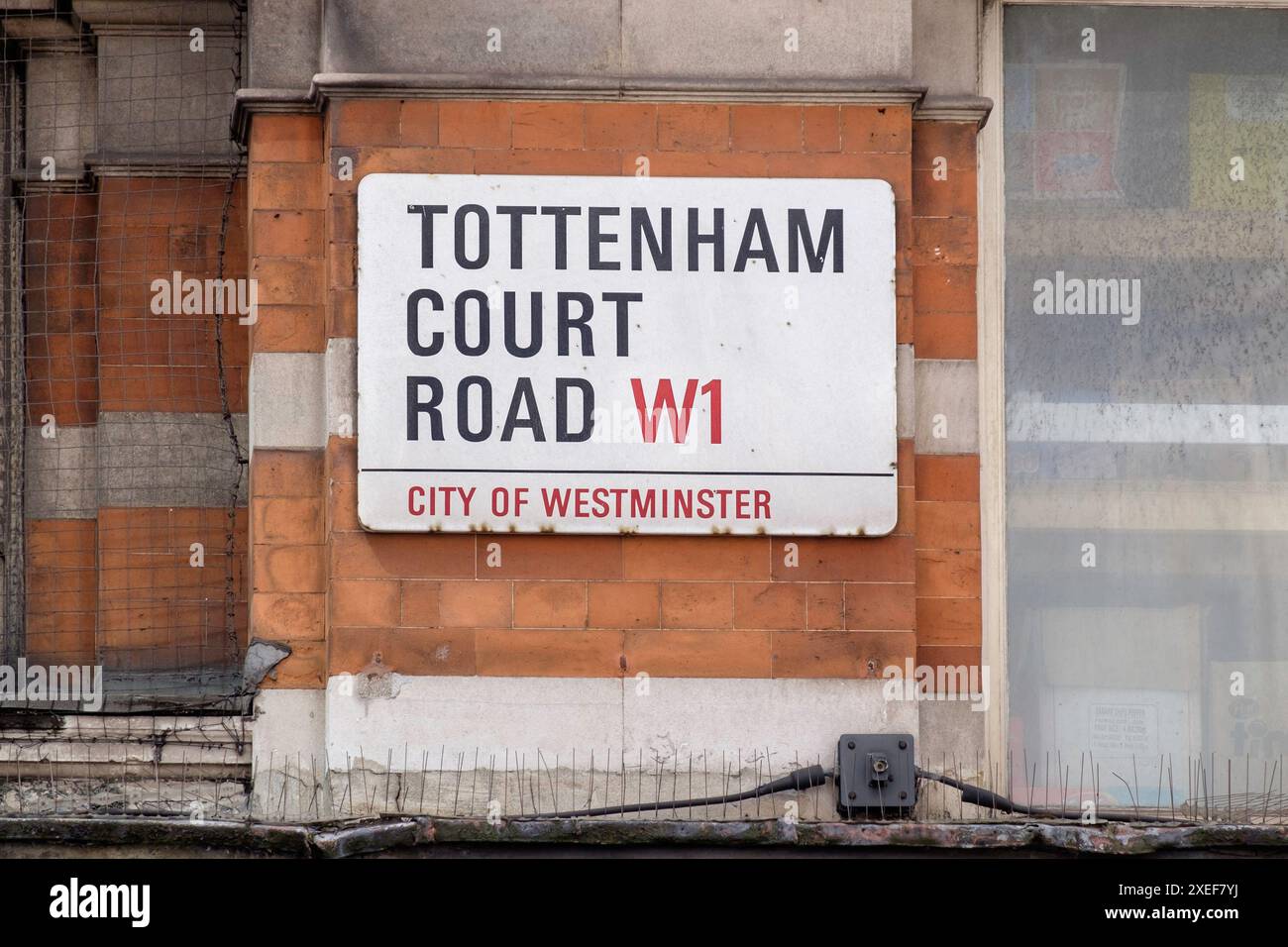 Tottenham court road sign hi-res stock photography and images - Alamy