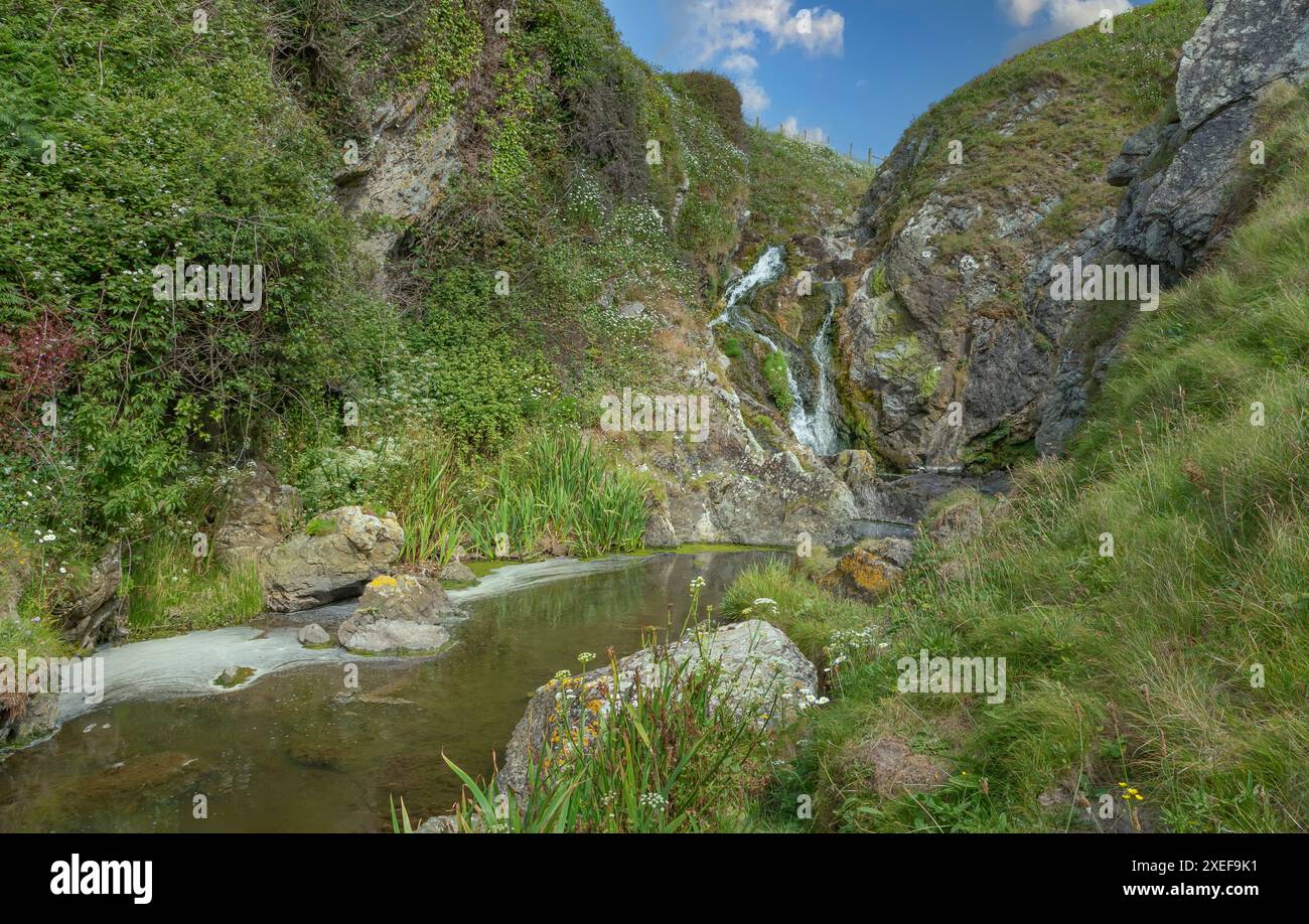 Pouring waterfalls hi-res stock photography and images - Alamy