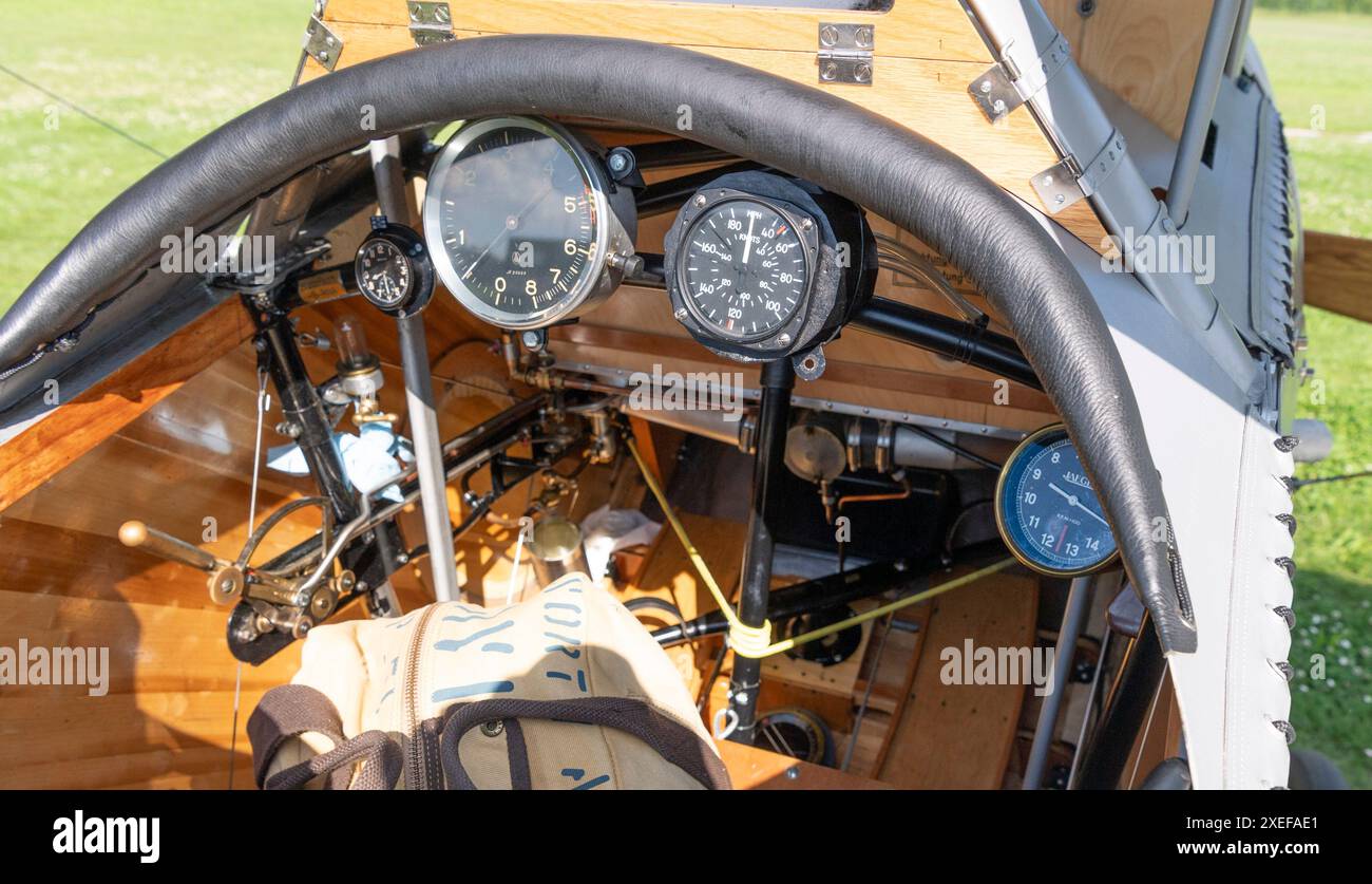 Avion nieuport avion biplan hi-res stock photography and images - Alamy