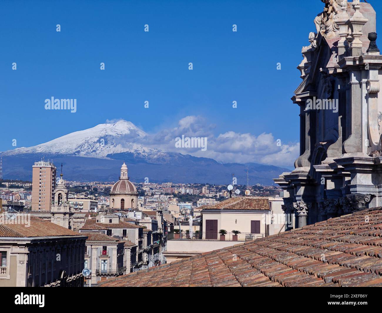 Piazza Duomo in Catania with the Cathedral of Santa Agatha and Liotru ...