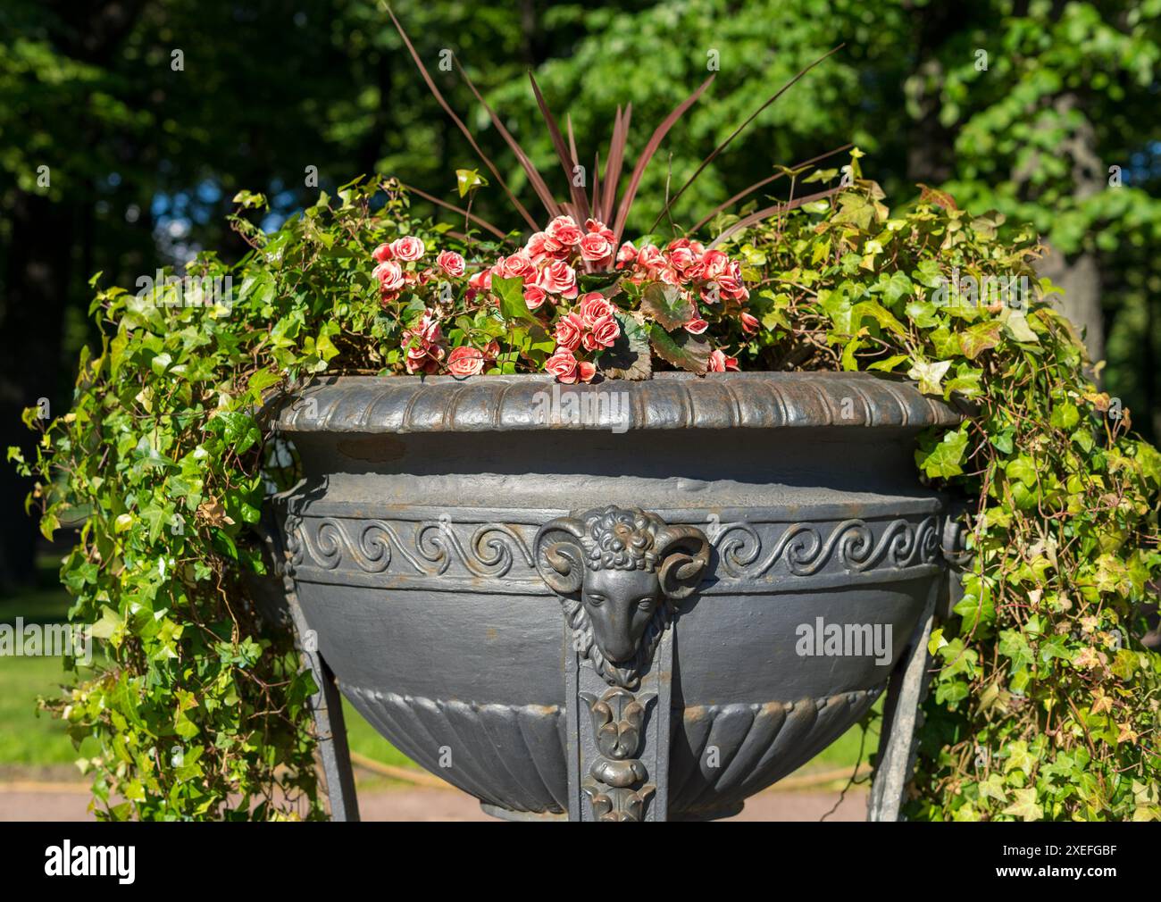 Decorative cast iron hi-res stock photography and images - Alamy