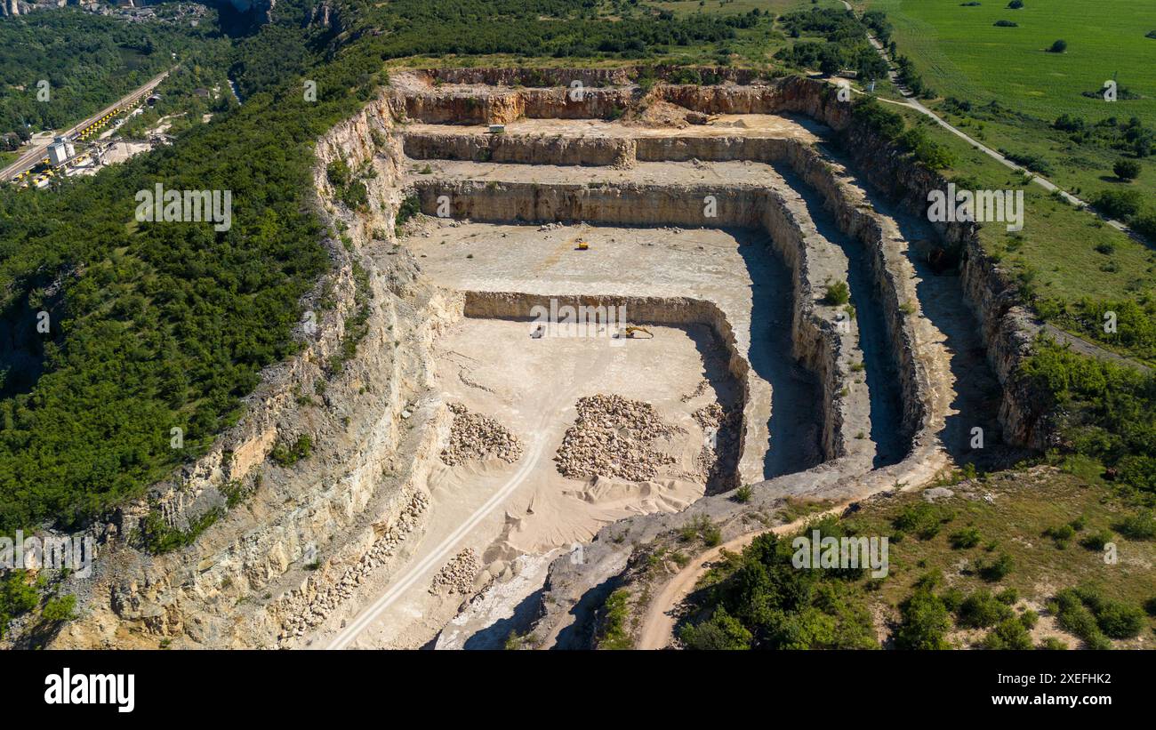 Limestone extraction hi-res stock photography and images - Alamy