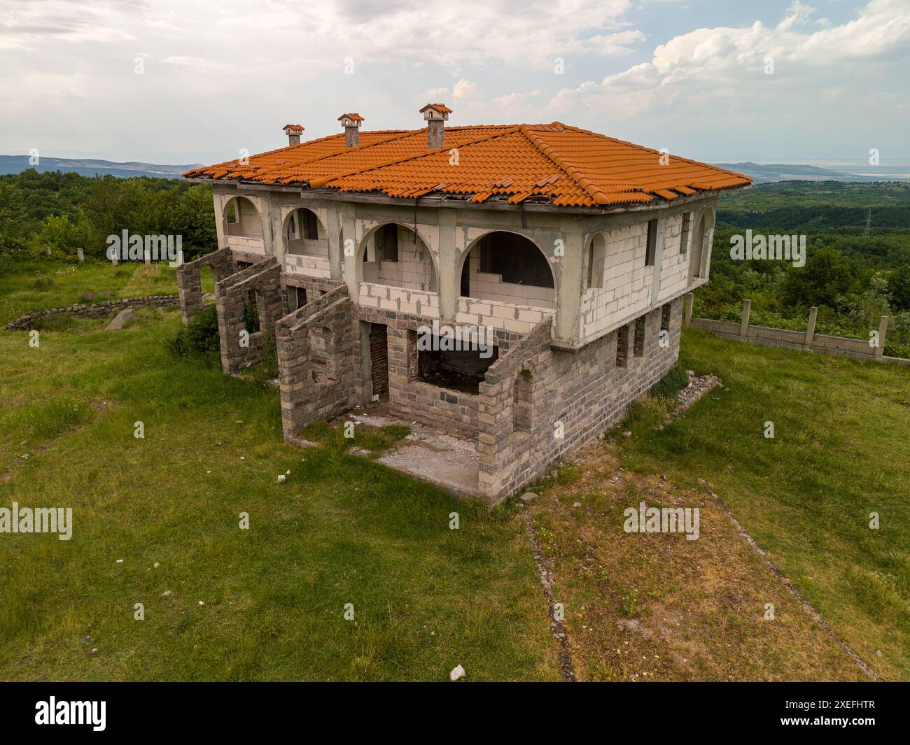 Perspective view unfinished building visible hi-res stock photography ...