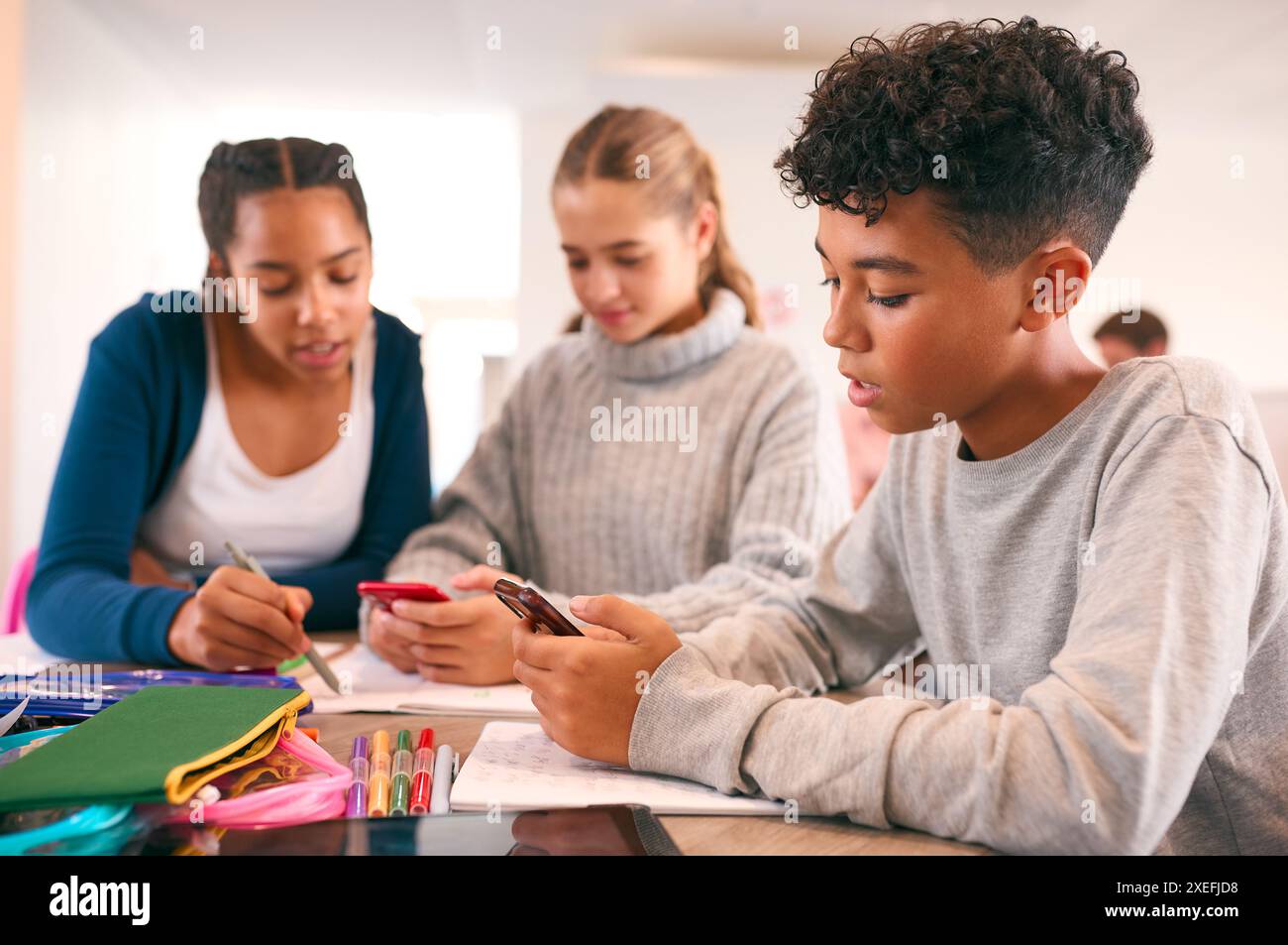 African school girl using phone hi-res stock photography and images - Alamy