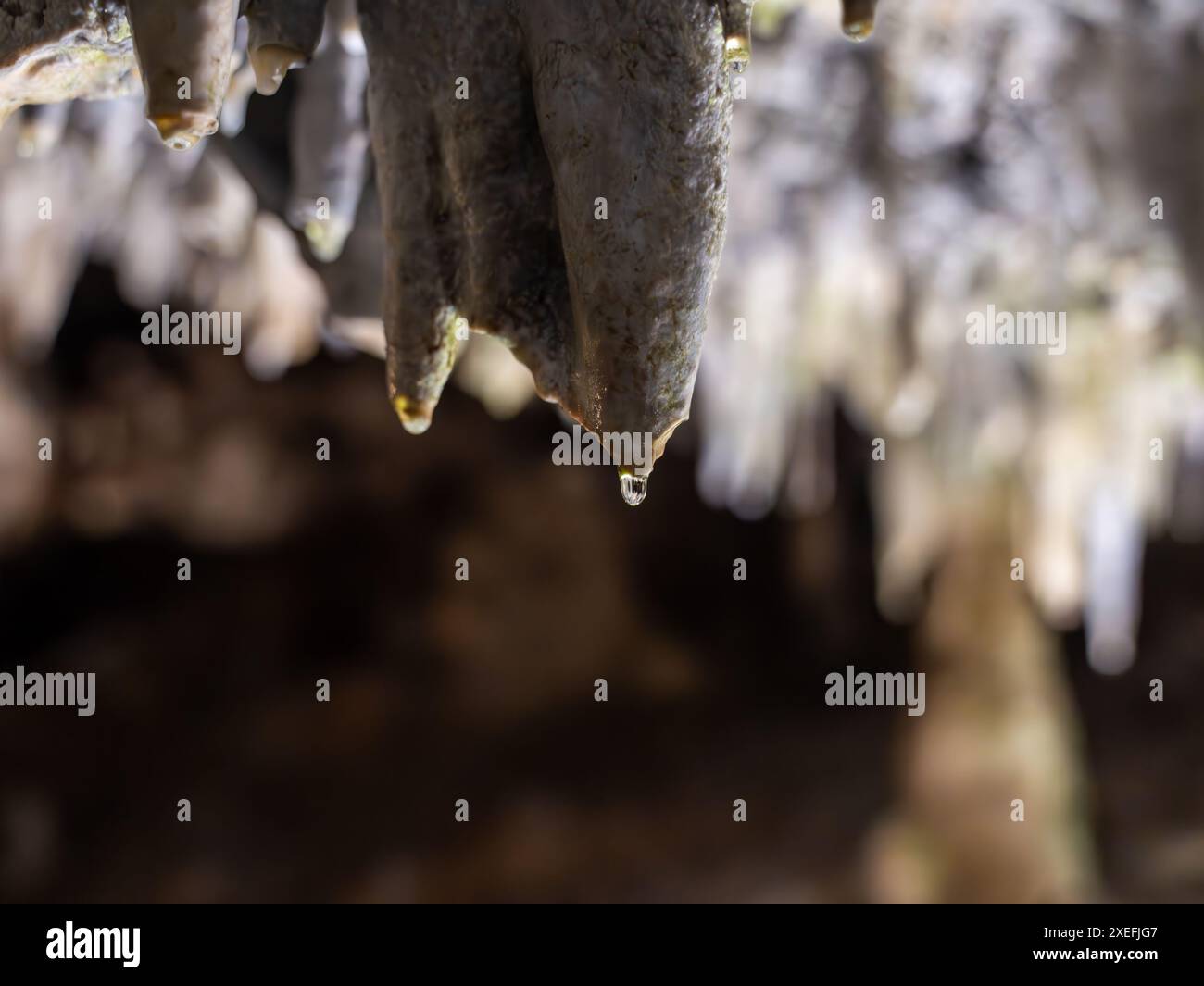 Water falling in cave cave hi-res stock photography and images - Alamy