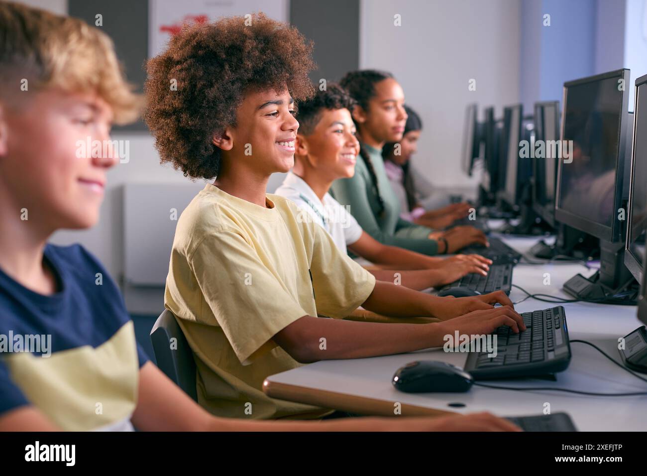 Indian classroom computers hi-res stock photography and images - Alamy