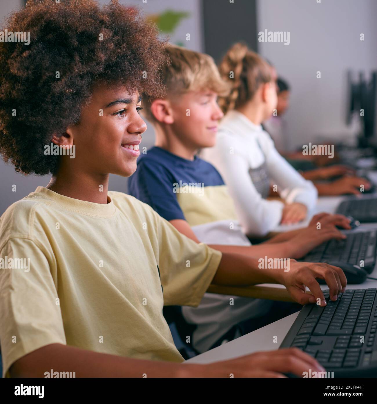Indian classroom computers hi-res stock photography and images - Alamy