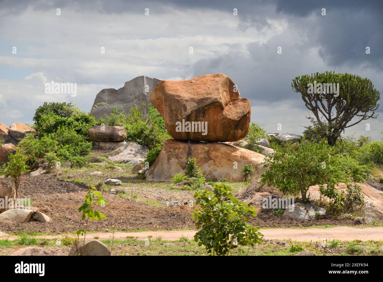 Zimbabwe harare epworth balancing rocks hi-res stock photography and ...