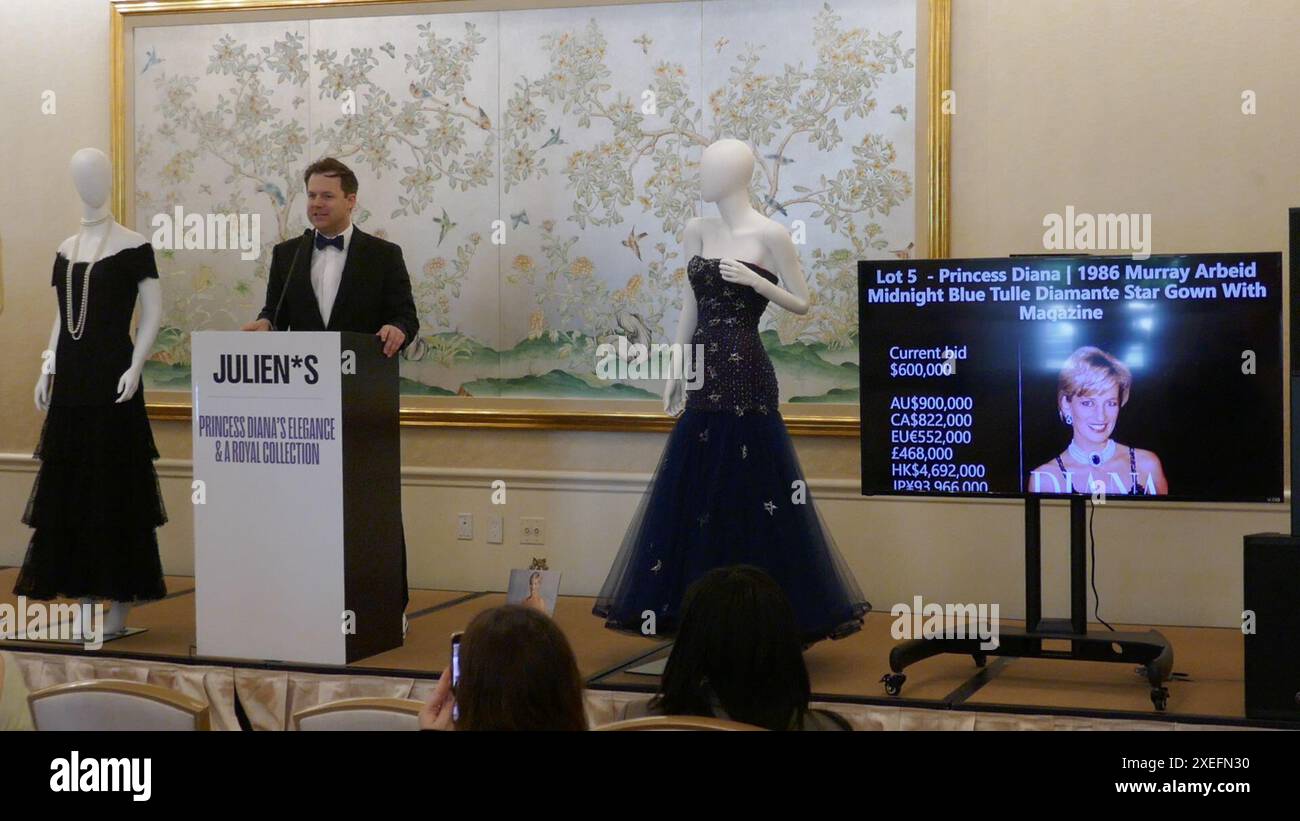 Beverly Hills, California, USA 27th June 2024 Princess Diana Navy Skirt ...