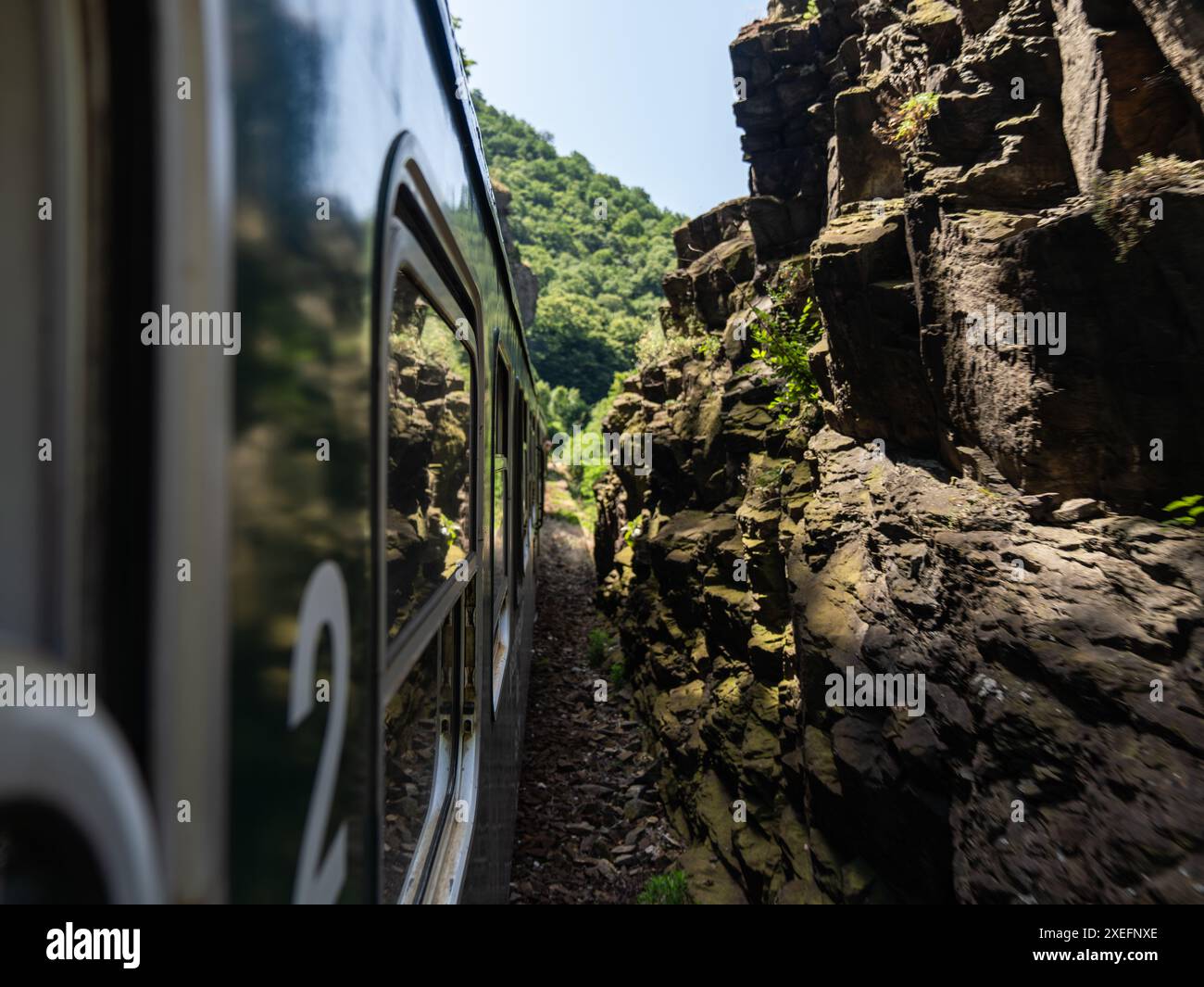 Passage between large rocks hi-res stock photography and images - Alamy