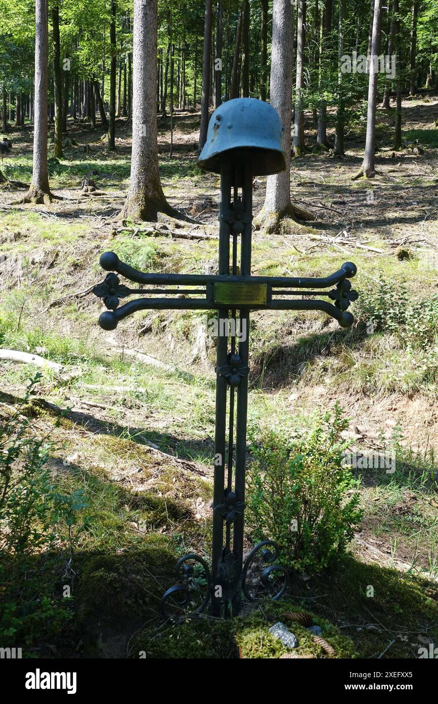 Cross with helmet Stock Photo - Alamy