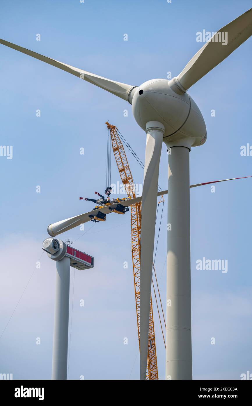 Erection of an Enercon E-160 wind turbine, rear, assembly of the first ...