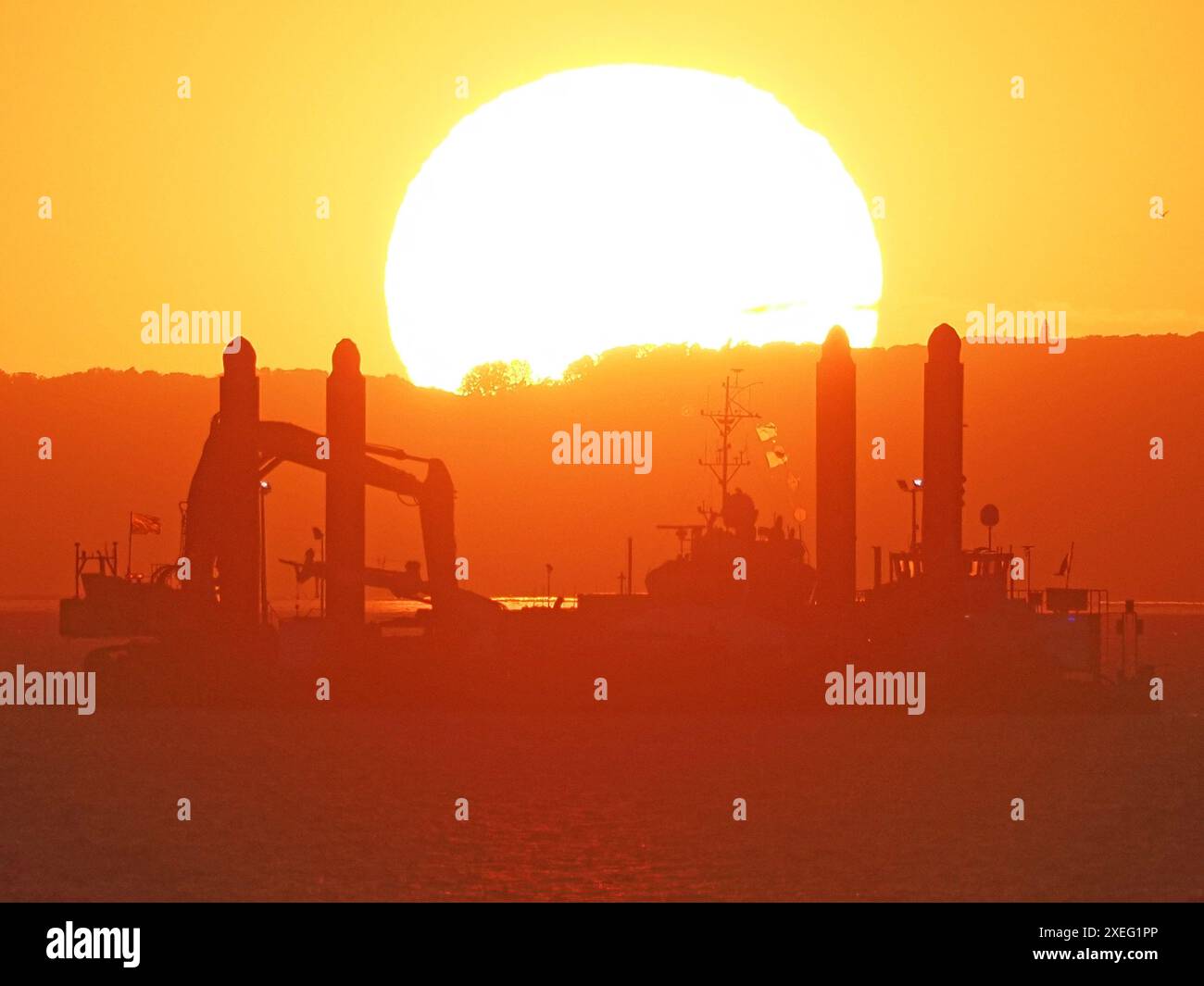 Sheerness, Kent, UK. 27th June, 2024. UK Weather: sunset in Sheerness ...