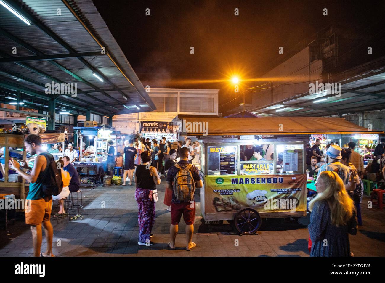 Night street food market with fruit hi-res stock photography and images ...