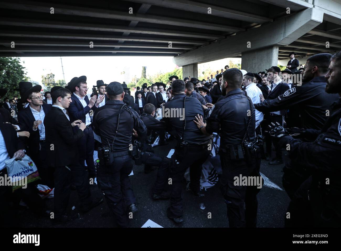 Orthodox Jews block highway protesting army conscription in Isra BNEI ...