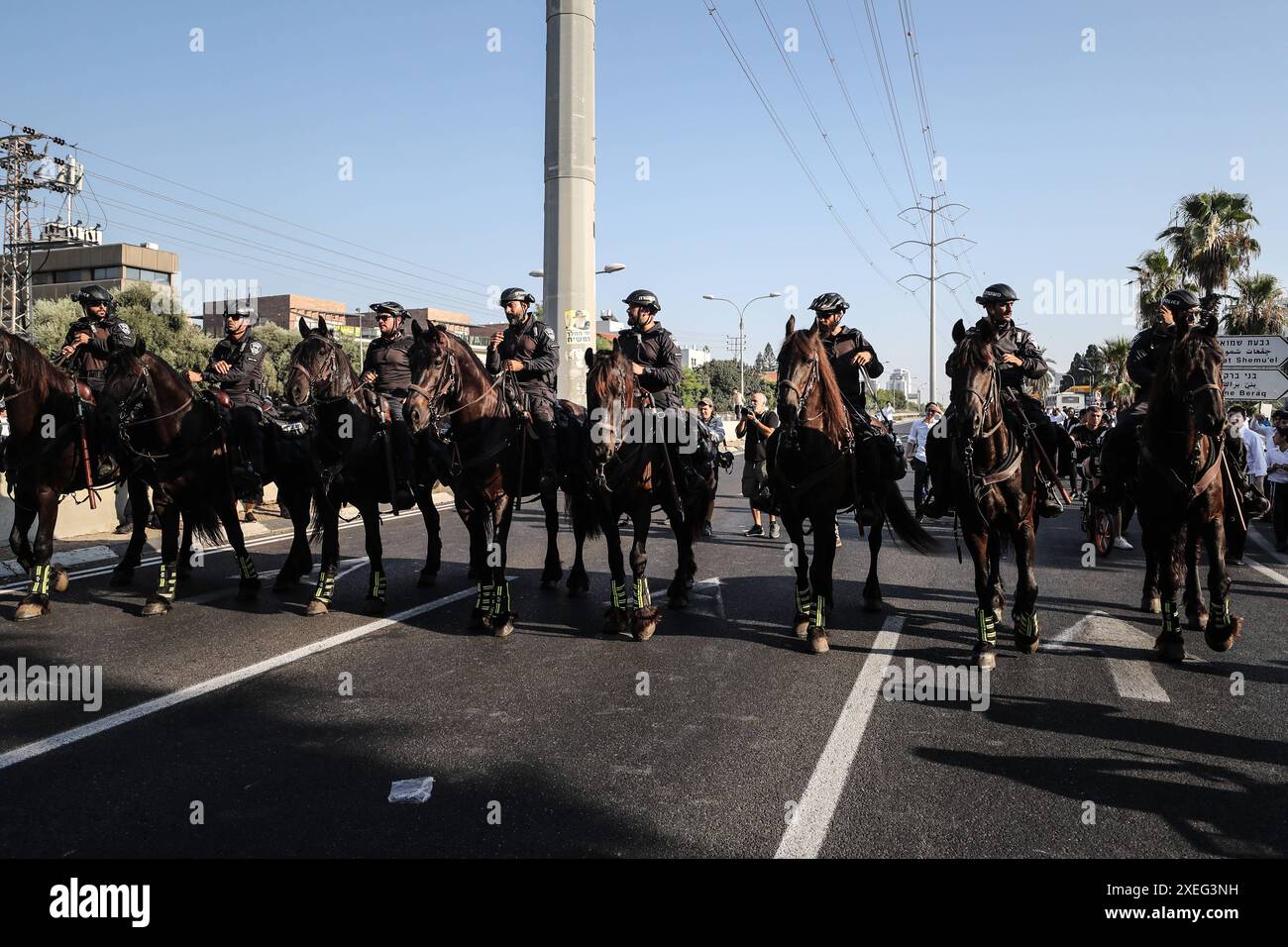 Orthodox Jews block highway protesting army conscription in Isra BNEI ...
