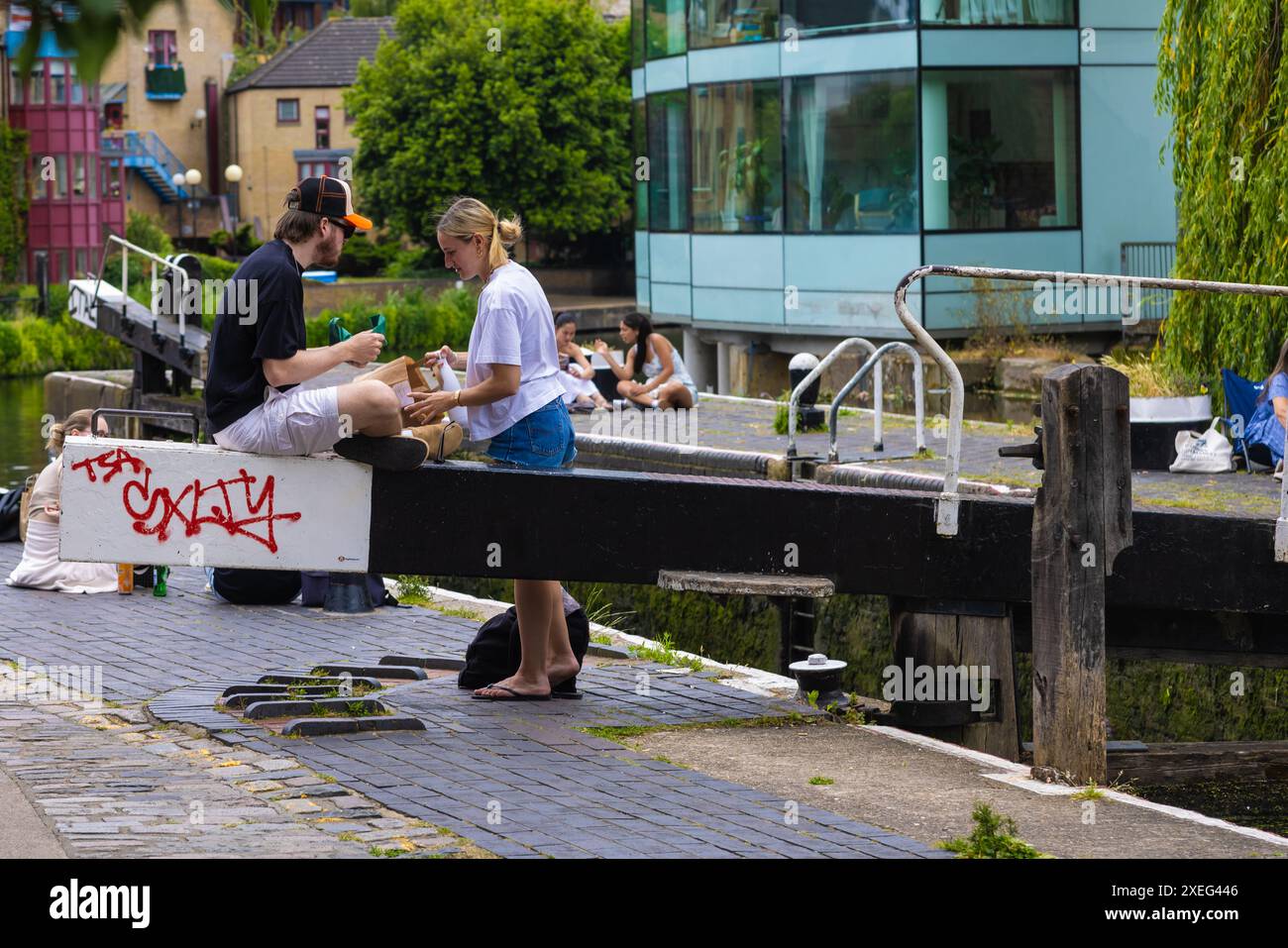 City Road lock along the Regent's Canal London Stock Photo - Alamy