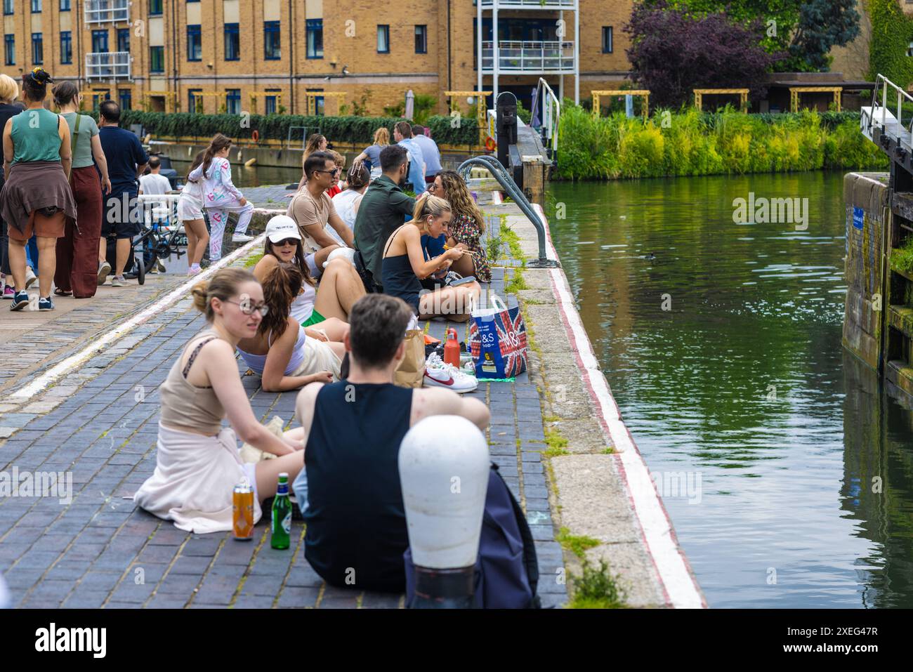 City Road lock along the Regent's Canal London Stock Photo - Alamy