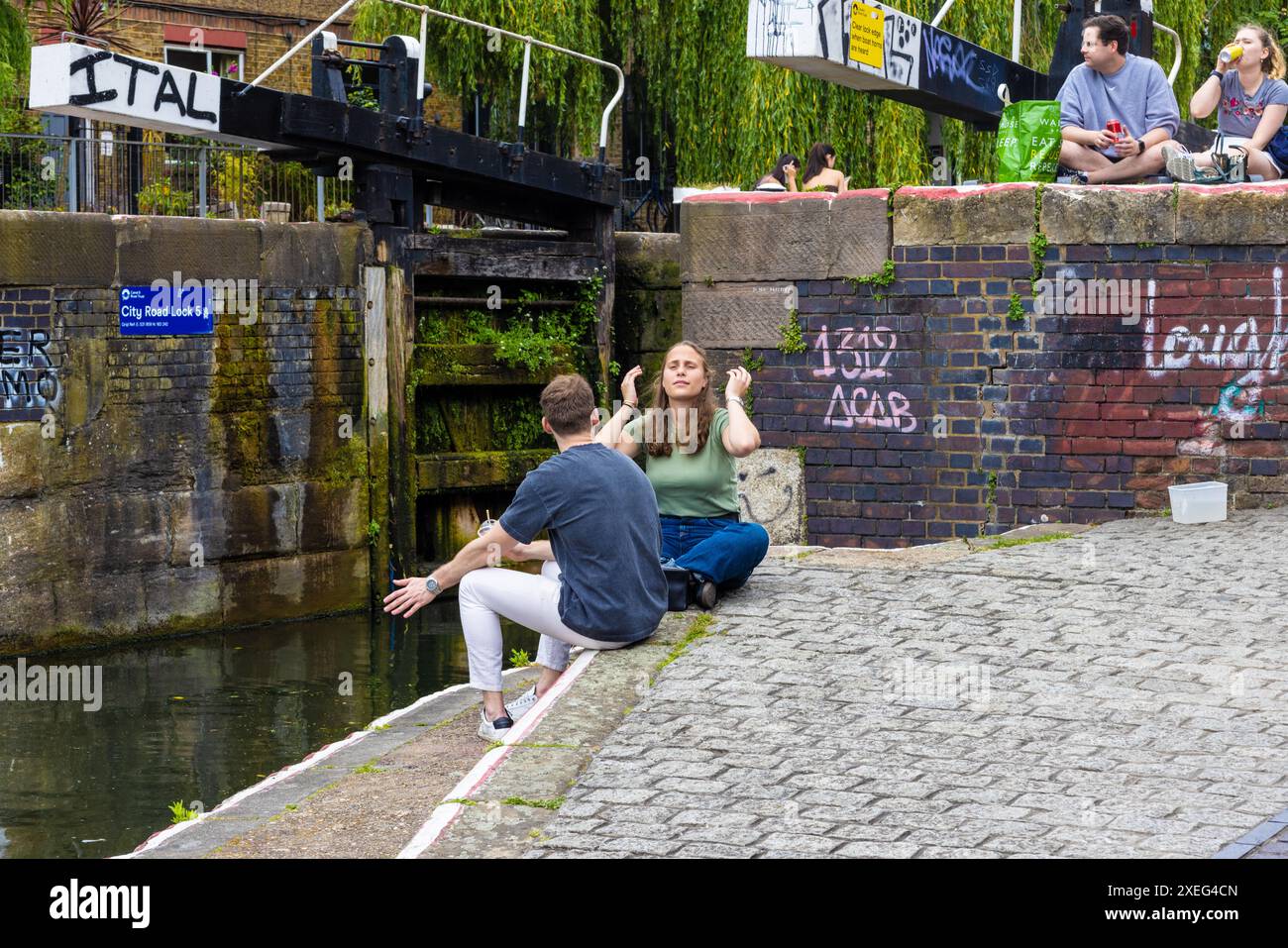 City Road lock along the Regent's Canal London Stock Photo - Alamy