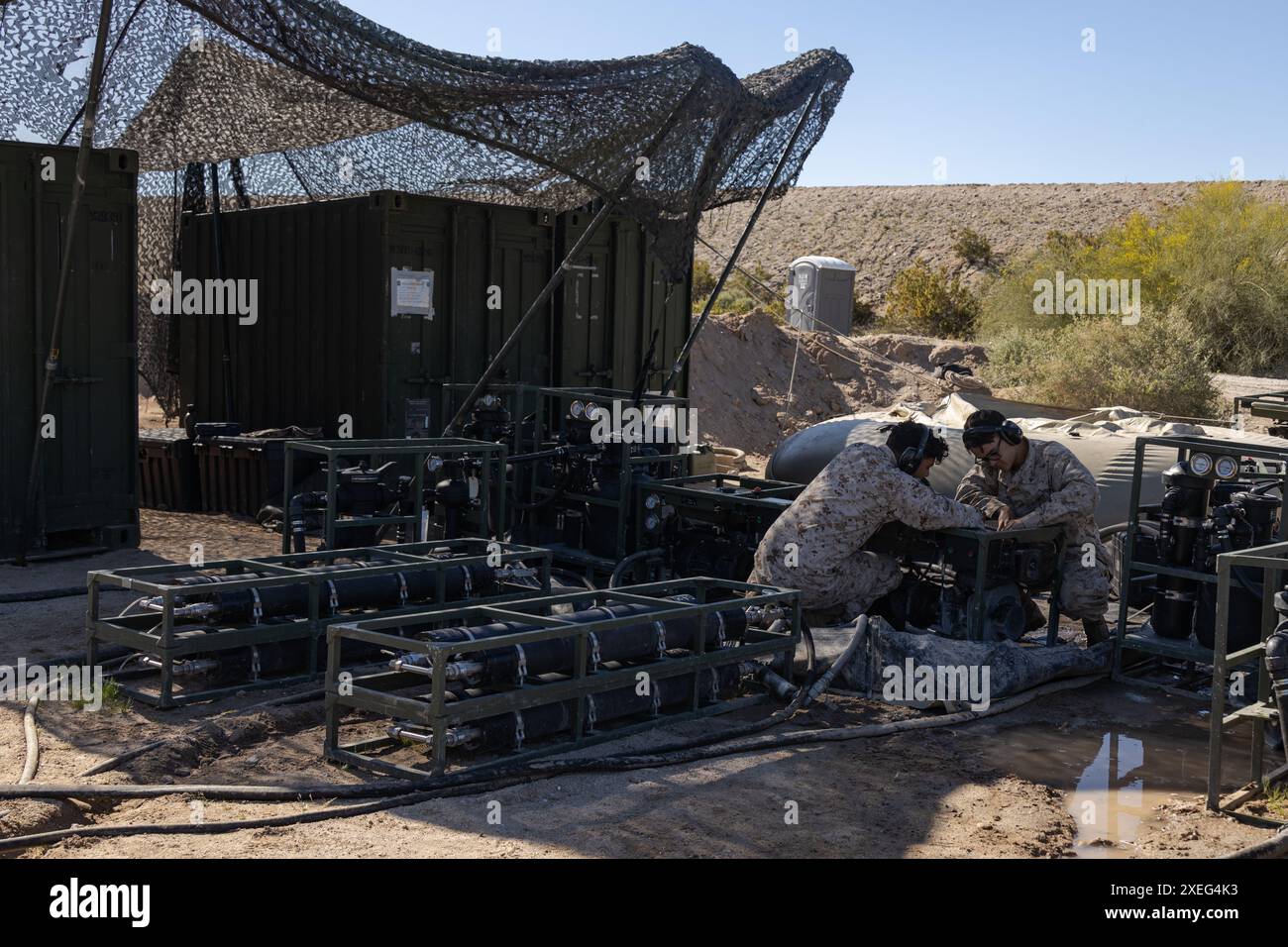 Tactical water purification system hi-res stock photography and images ...