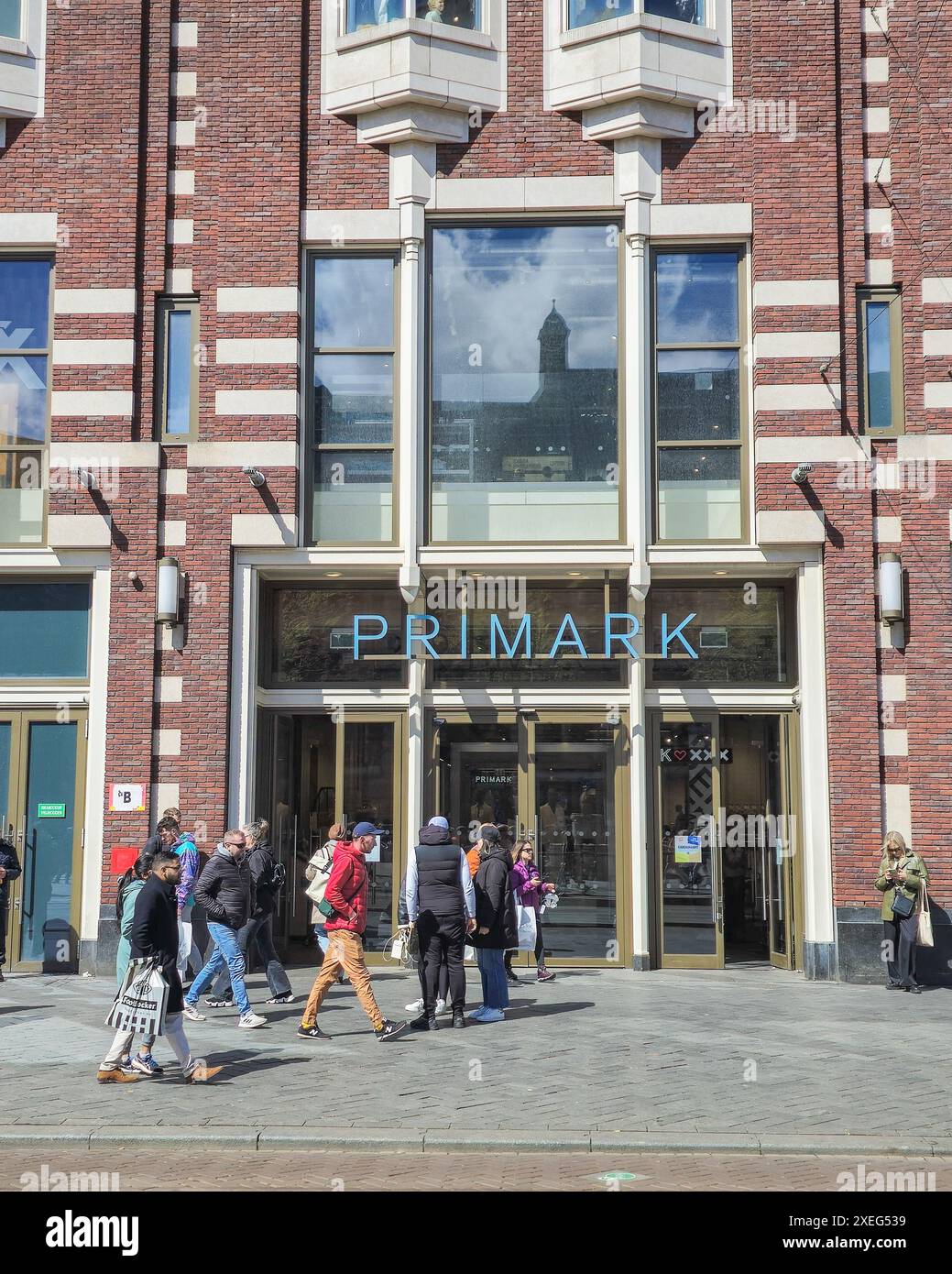 Primark store outdoor logo and people hi-res stock photography and ...