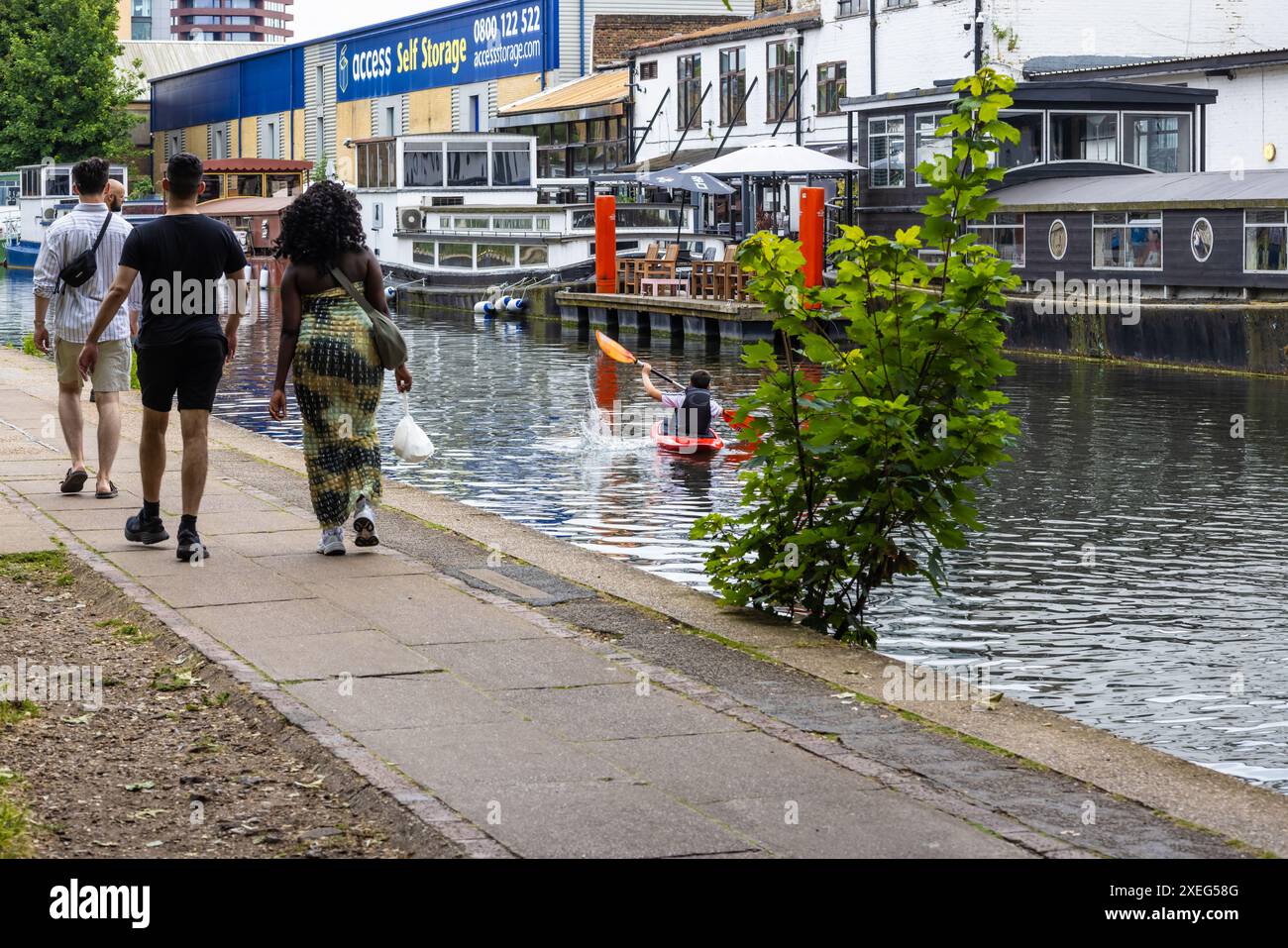 City Road lock along the Regent's Canal London Stock Photo - Alamy