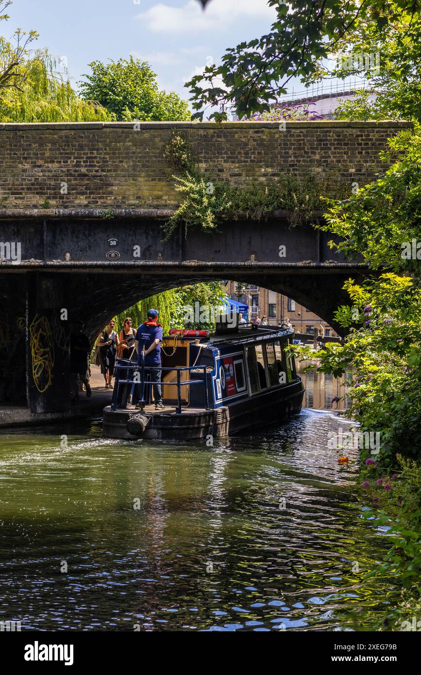City Road lock along the Regent's Canal London Stock Photo - Alamy