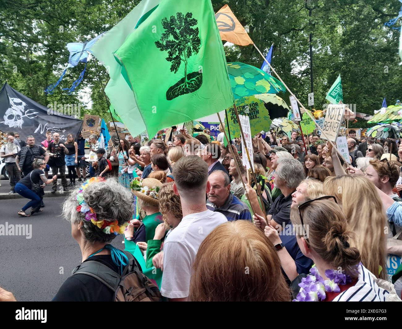 Chris packham tv nature hi-res stock photography and images - Alamy