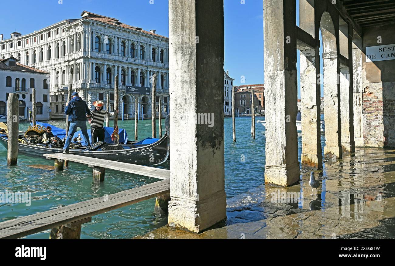 Venezia italy calle chiesa hi-res stock photography and images - Alamy