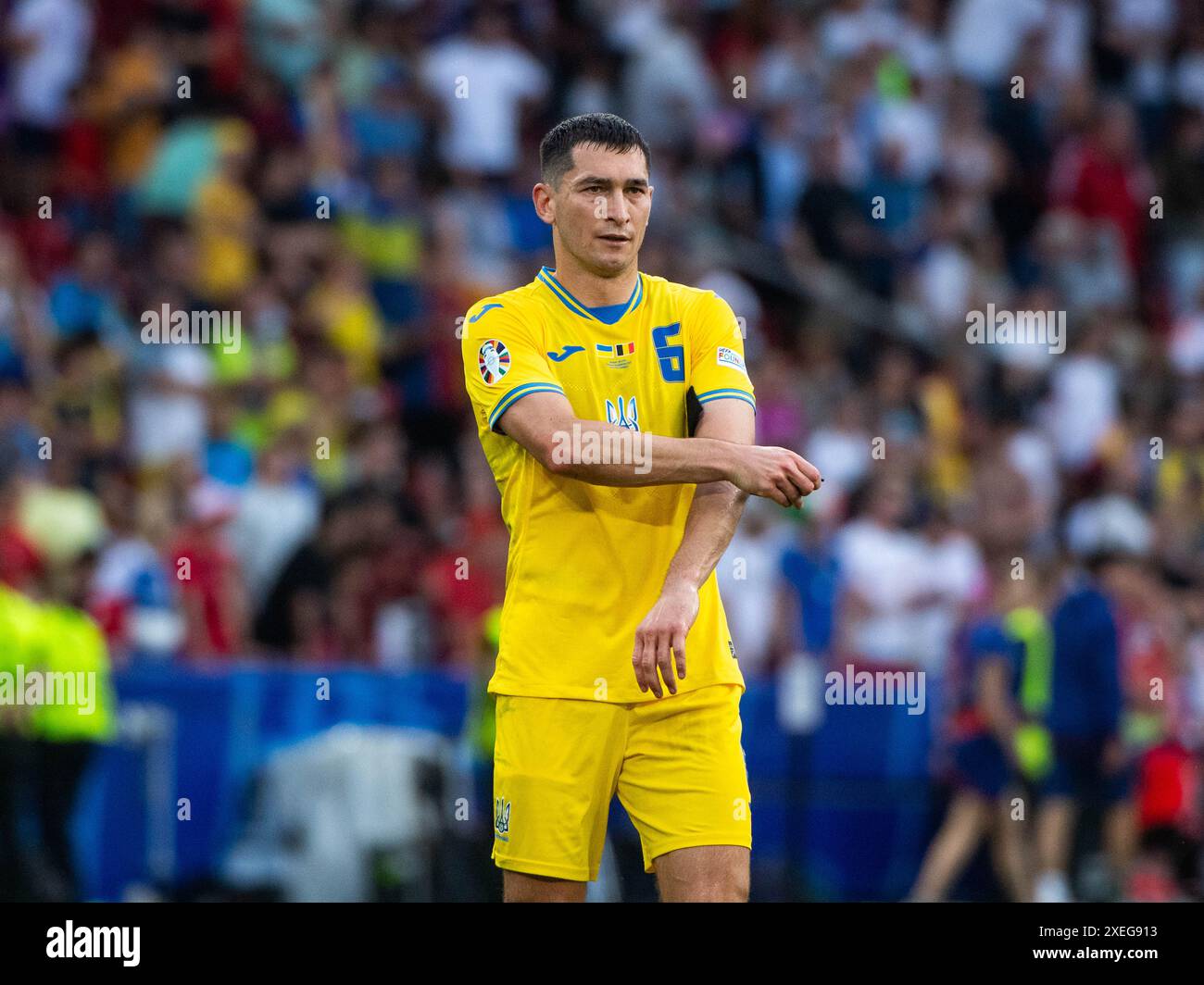 Taras Stepanenko (Ukraine, #06) ist enttauescht ueber das Unentschieden ...