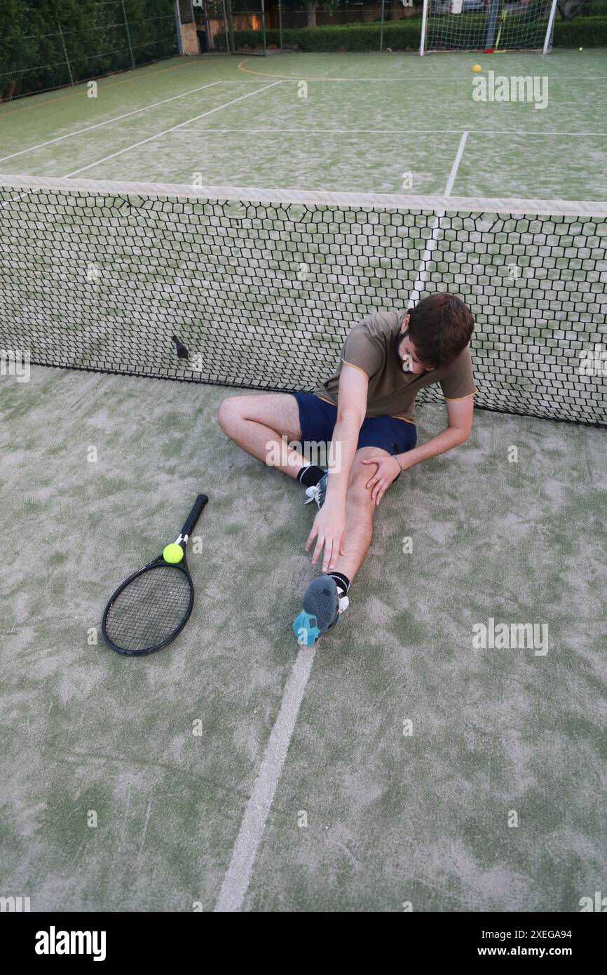 Tired tennis player hi-res stock photography and images - Alamy