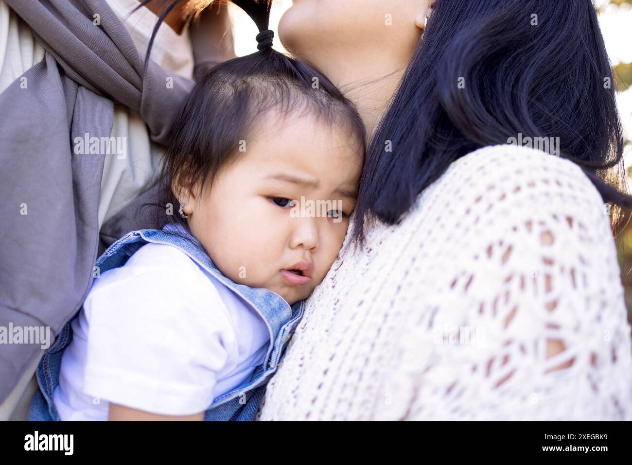 Korean couple kissing outdoors hi-res stock photography and images - Alamy