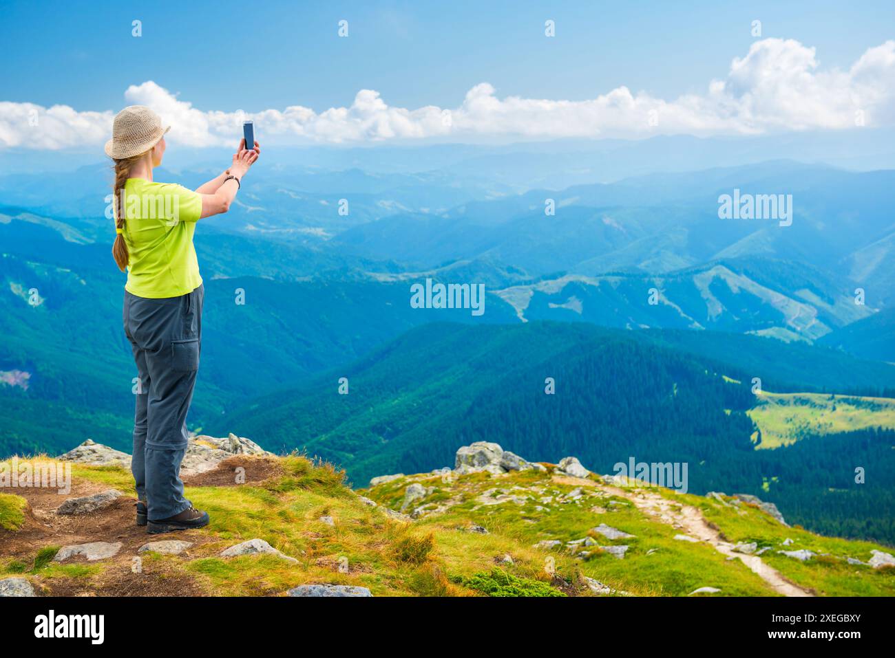 Young woman taking photo cellphone hi-res stock photography and images ...