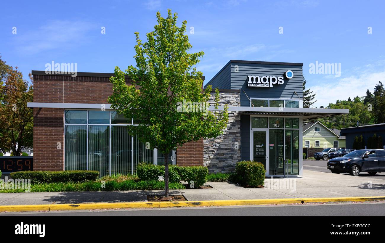 Silverton, OR, USA - April 24, 2024; Maps Credit Union branch building ...