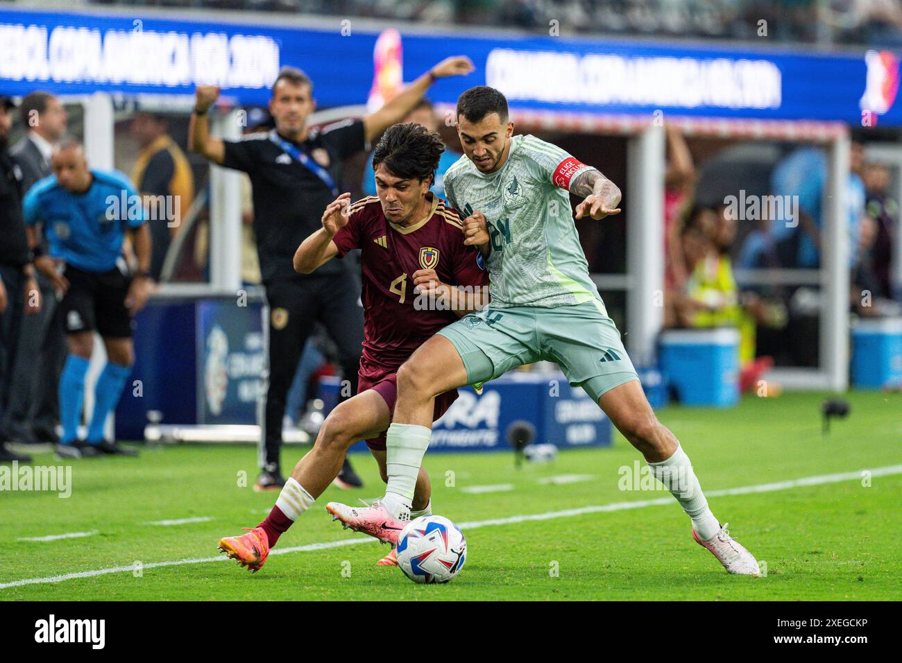 Venezuela defender Jon Mikel Aramburu (4) and Mexico midfielder Luis ...