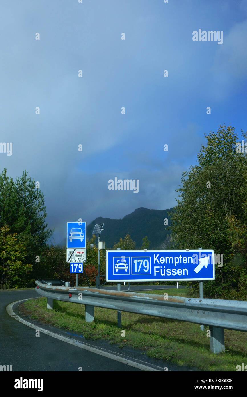 Signpost to the Kempten motorway Stock Photo - Alamy