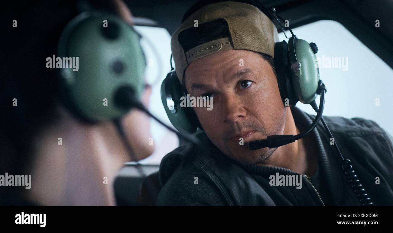 Michelle dockery flight risk hi-res stock photography and images - Alamy