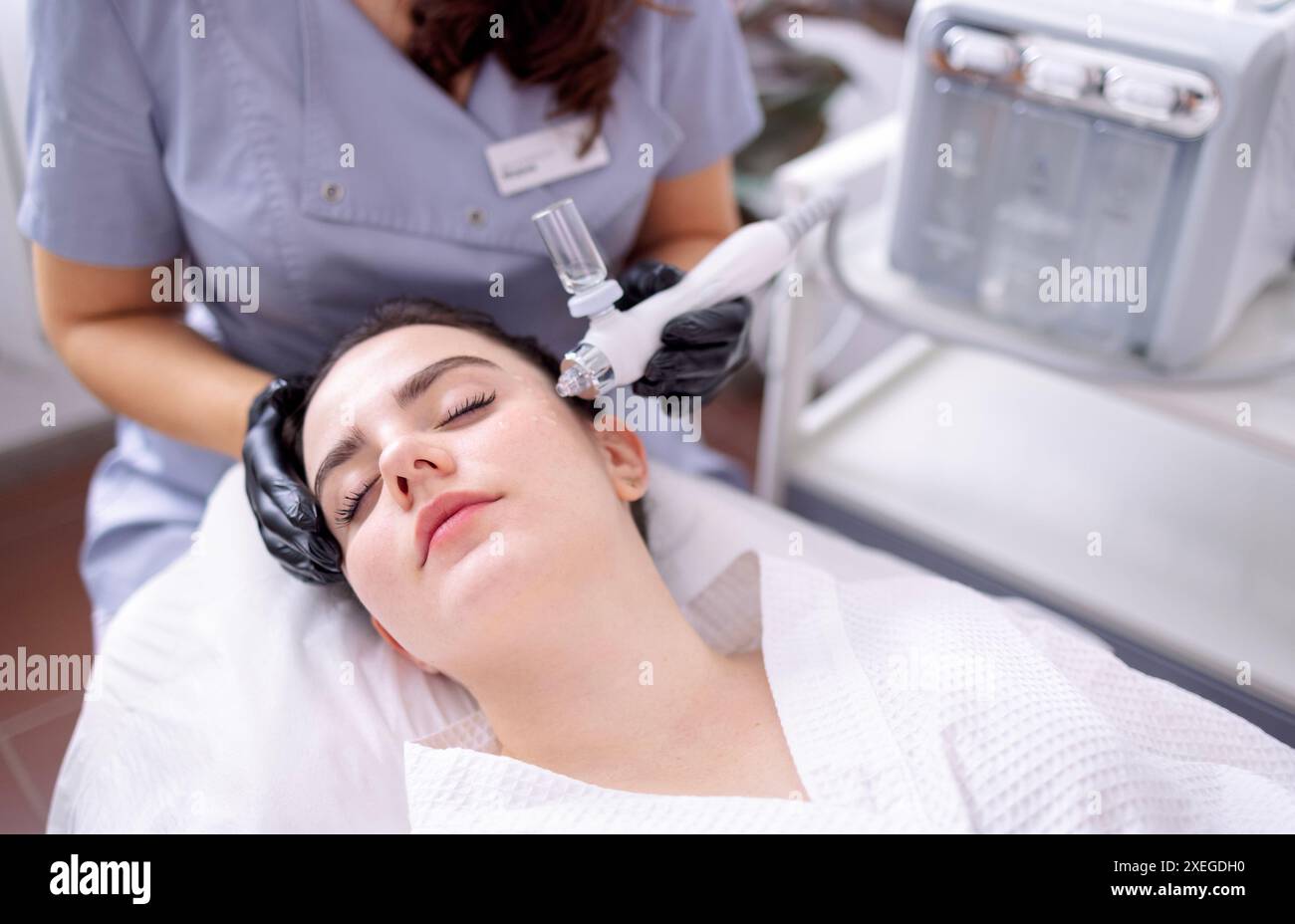 Rejuvenating facial gas liquid treatment. Hydro air skin cleansing ...