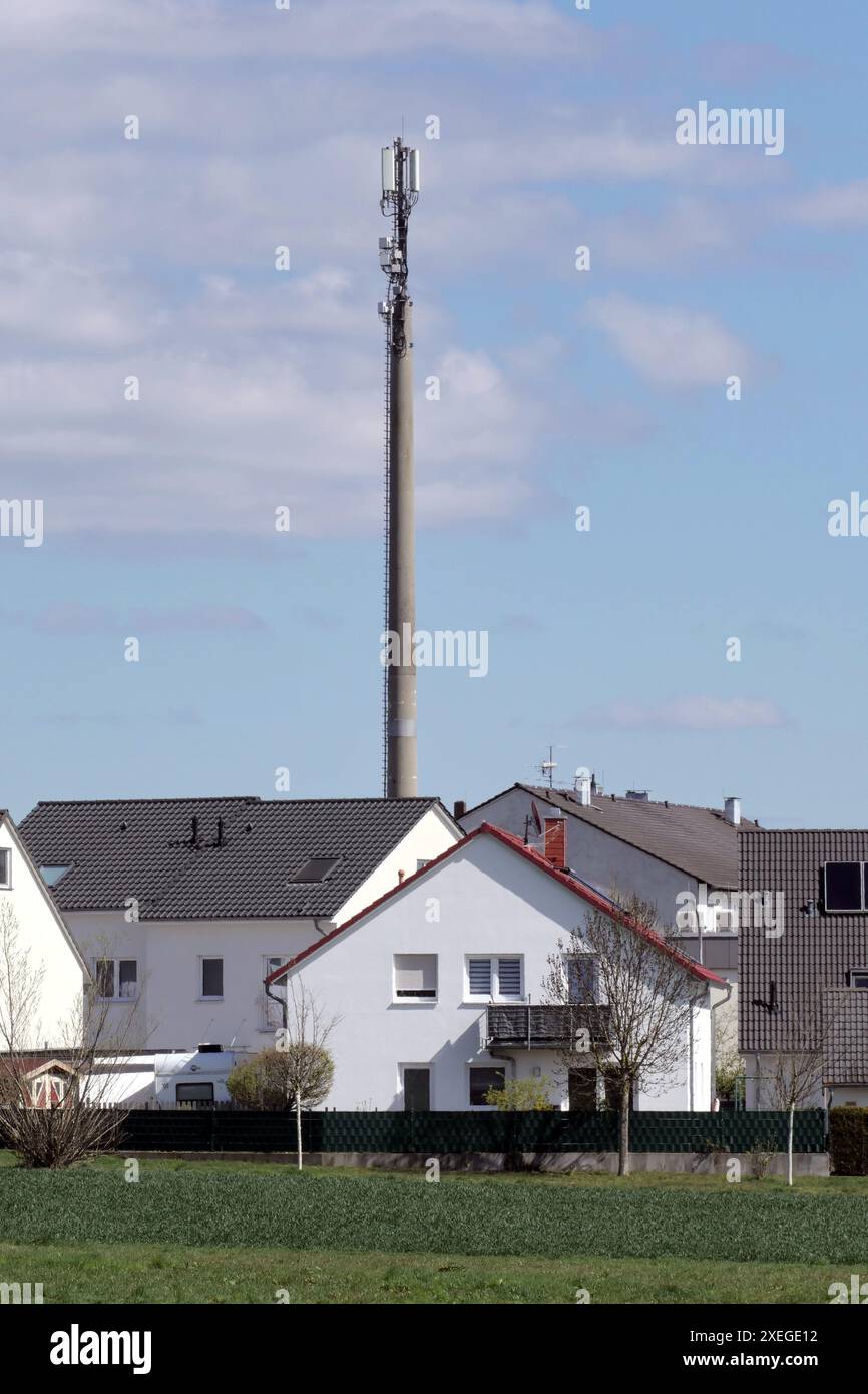 Transmission mast in a new development area Stock Photo - Alamy