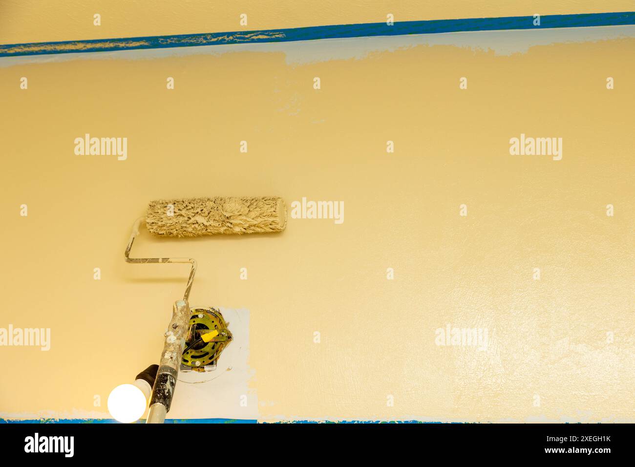 Wall getting new paint from paint roller Stock Photo - Alamy