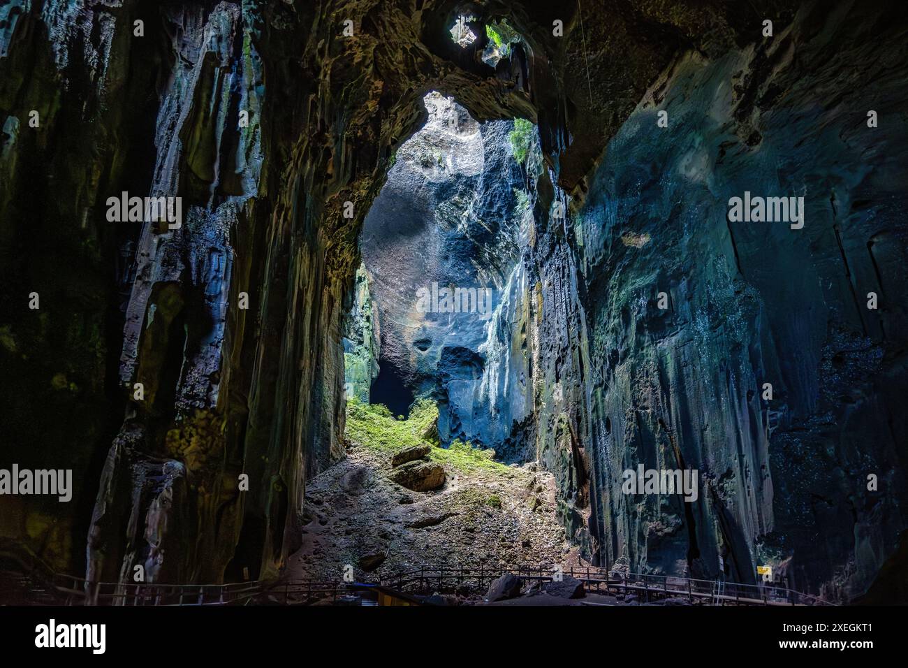Limestone karst cave malaysia hi-res stock photography and images - Alamy