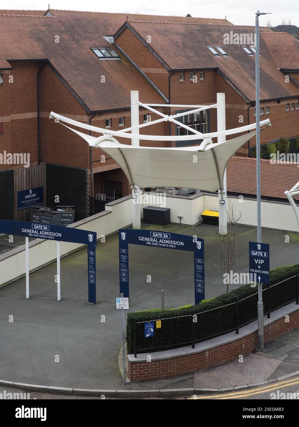 The general admission and vip gates to Chester racecourse Stock Photo ...