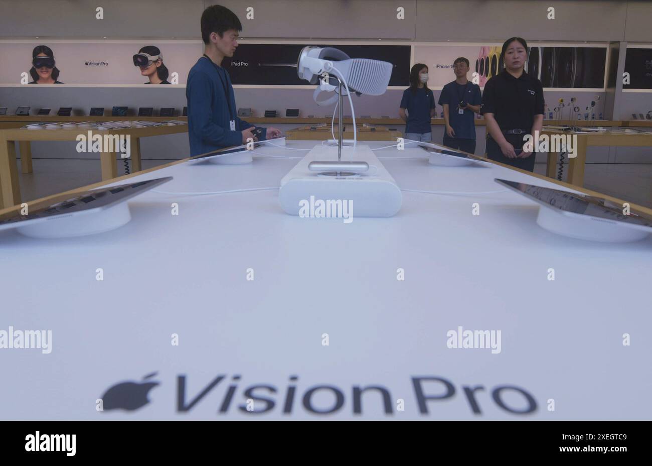 HANGZHOU, CHINA - JUNE 28, 2024 - Customers experience the Apple Vision ...