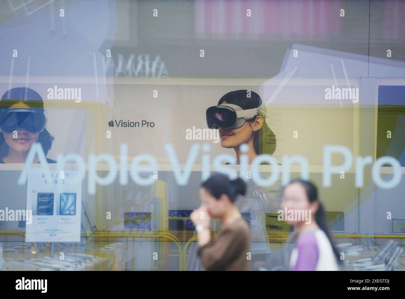 HANGZHOU, CHINA - JUNE 28, 2024 - Customers experience the Apple Vision ...