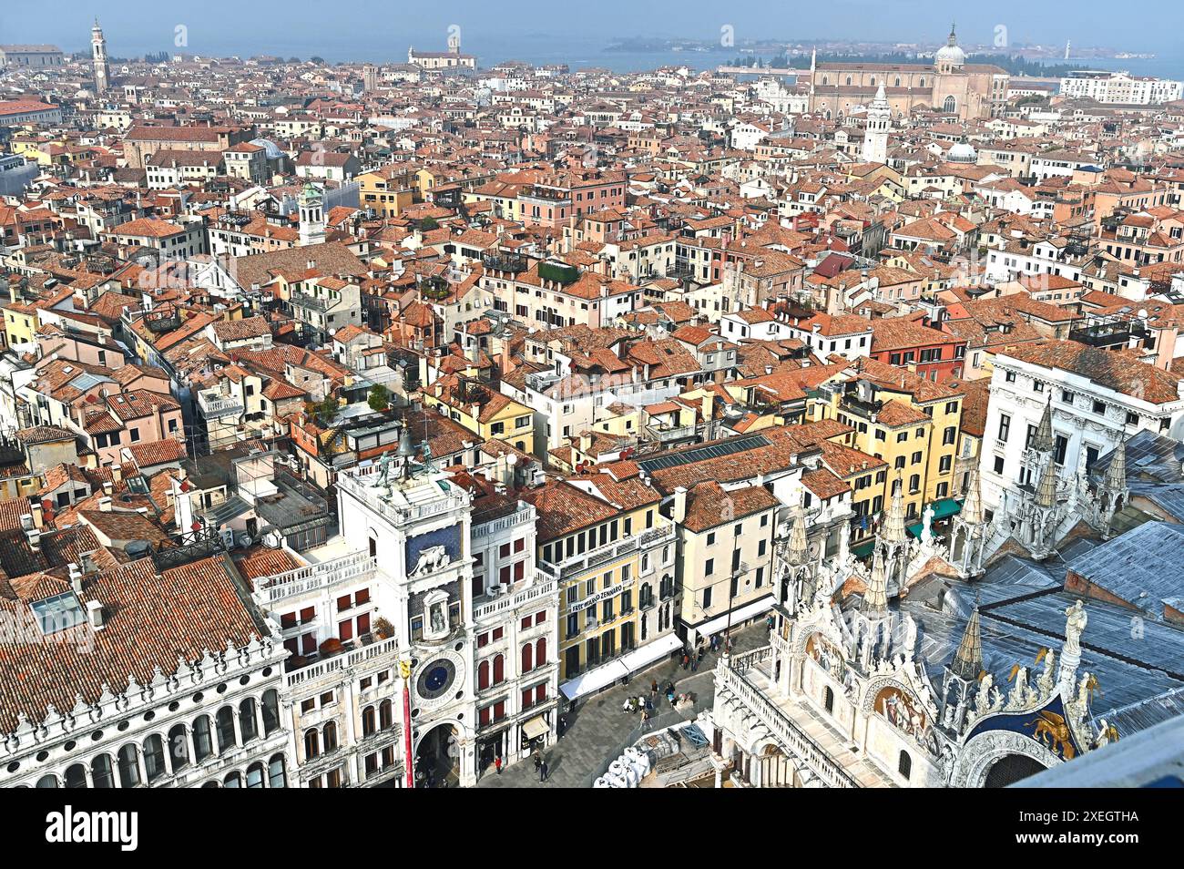 Venezia italy calle chiesa hi-res stock photography and images - Alamy