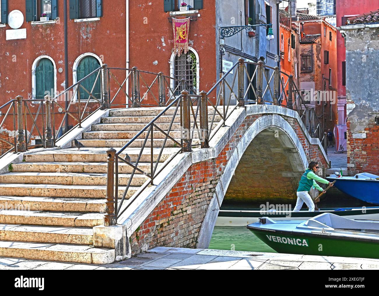 Venezia italy calle chiesa hi-res stock photography and images - Alamy